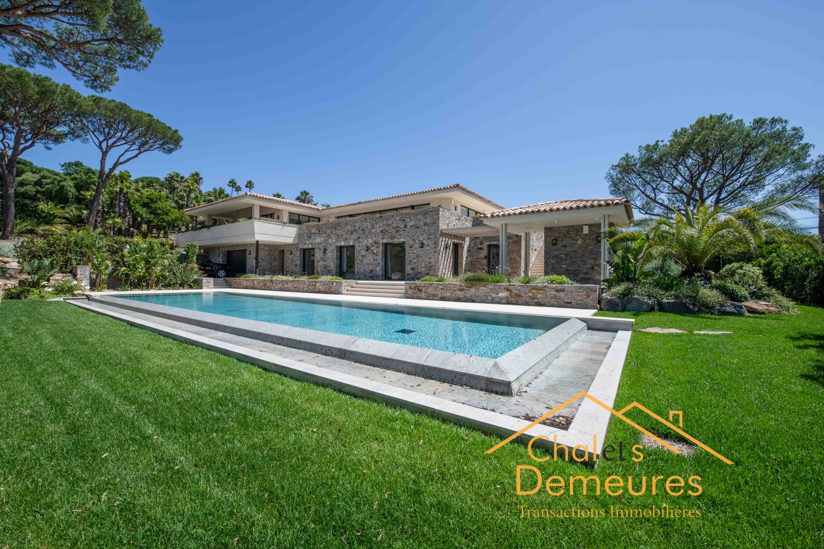 Annonce : vente maison de luxe Zone Est Diffuse - 5 chambres - 8 pièces - 354 m² | Lux Residence