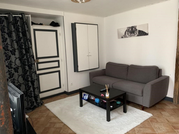 Location Studio Château-Landon - Appartement Studio F1/T1/1 pièce 33 m² ...